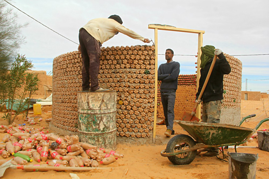 Building of the week: the plastic bottle house – The Earthbound Report
